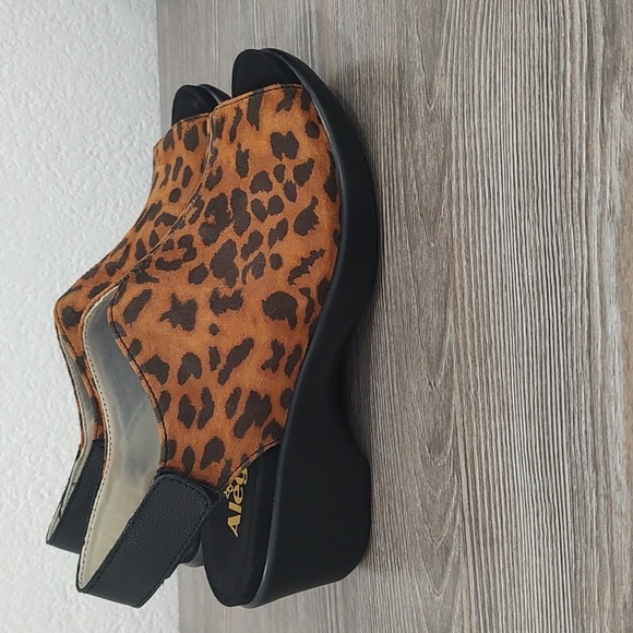 Alegria | Shoes | New Alegria Rosie Leopard Print Wedge Sandals Stretch ...